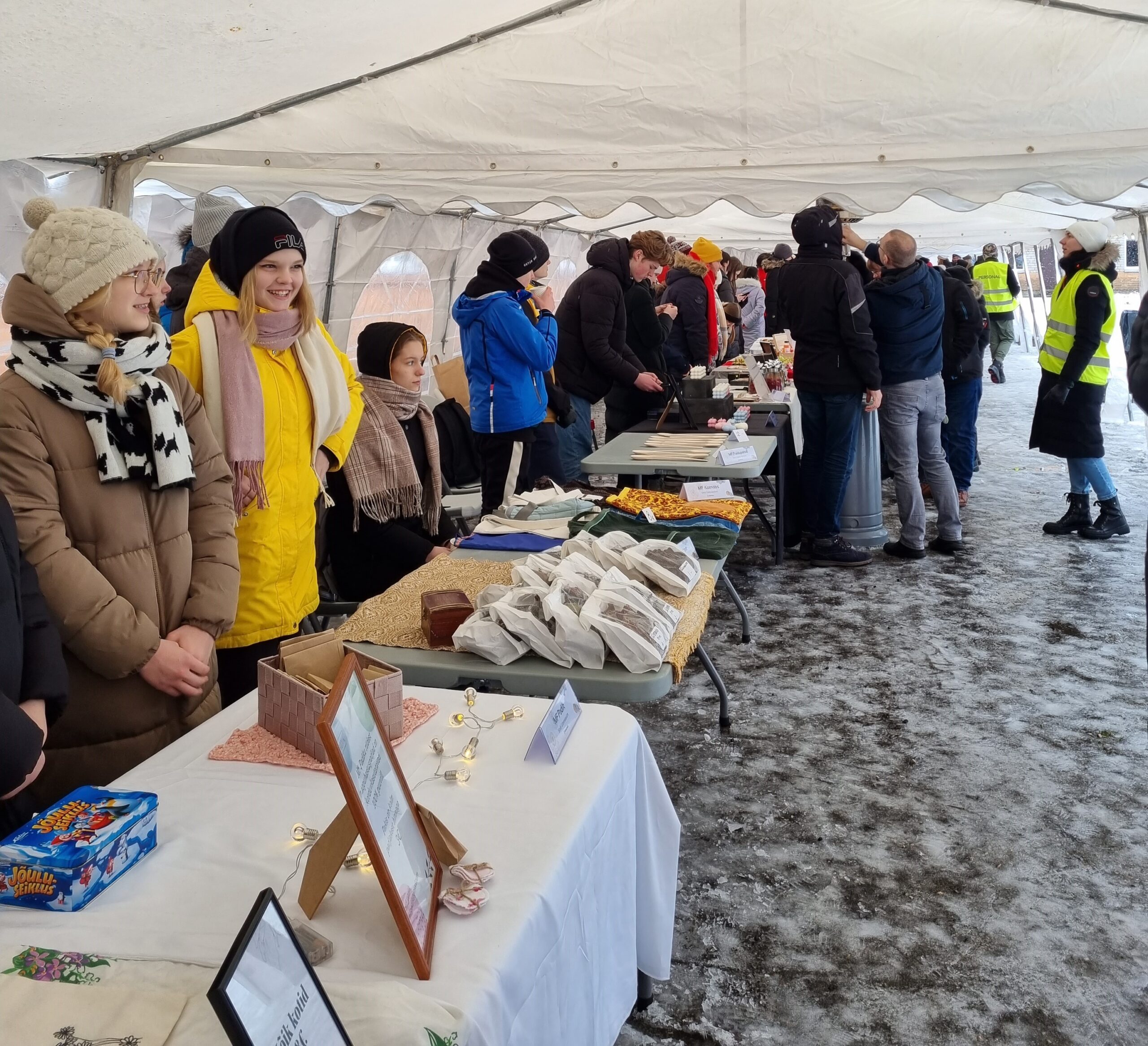 Sindi kogukonna- ja õpilasfirmade laadale sõideti kohale Tallinnastki